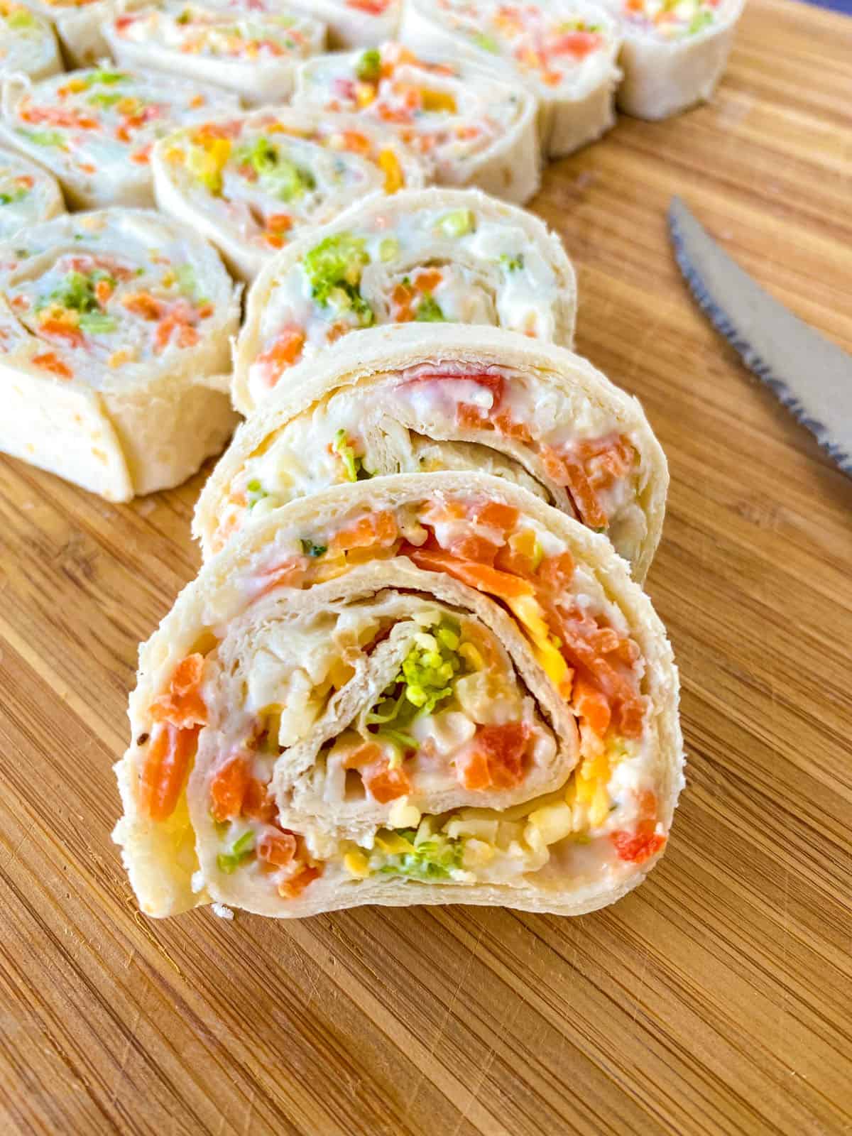 Veggie Ranch Pizza Pinwheels Recipe - Whiskful Cooking