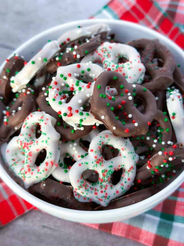 Christmas Chocolate Covered Pretzels Recipe - Whiskful Cooking